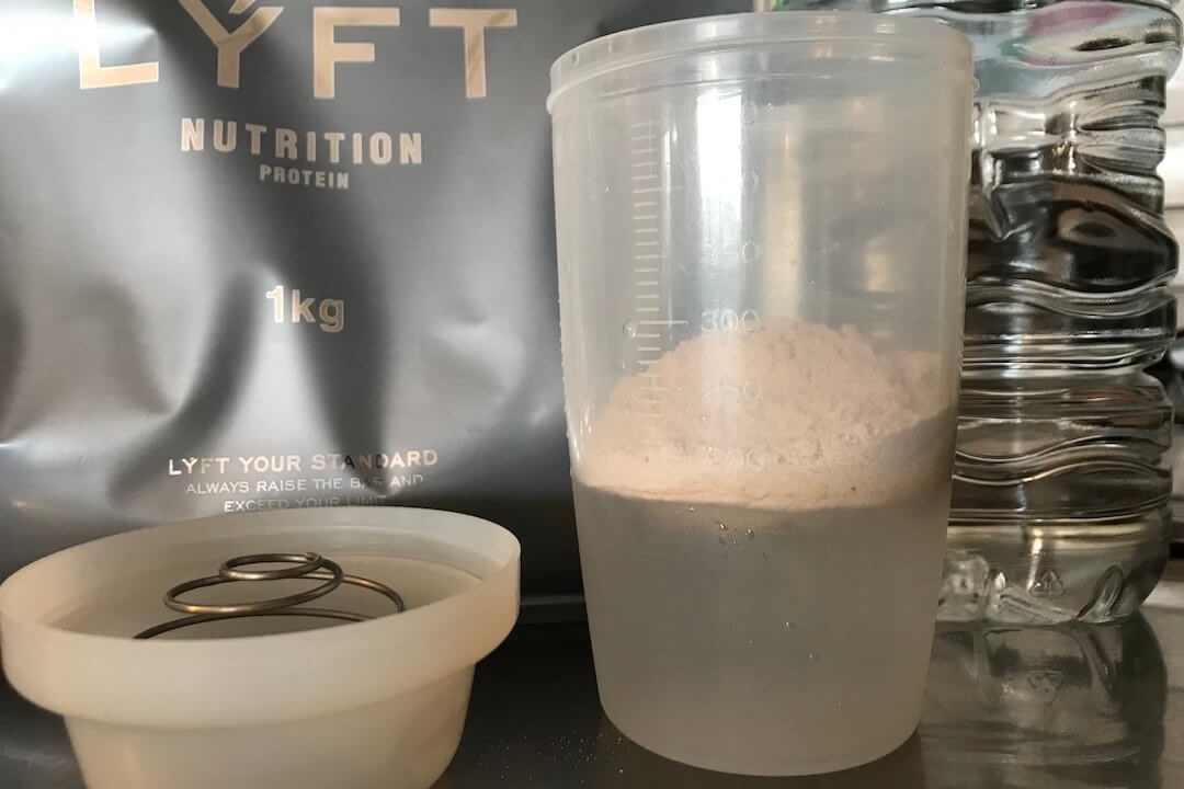 【サラっと飲めちゃう】LYFTプロテイン(チョコレート味)のレビュー | OvaBlog